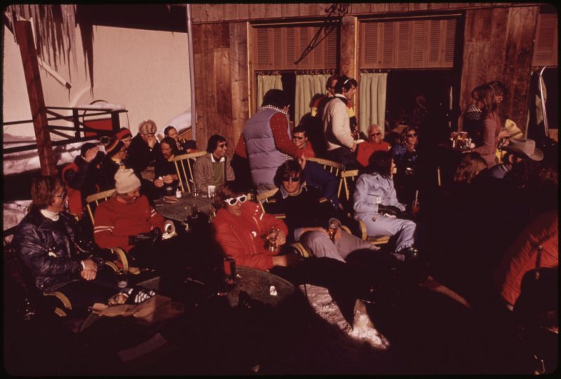 Winter Holiday in the 70's- Beautiful Photos of Skiing in Aspen by Ron ...
