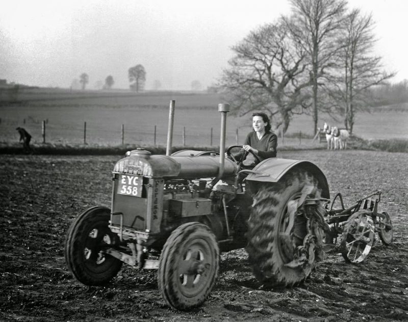 The women who took care of farming during WWII-Interesting photos show ...