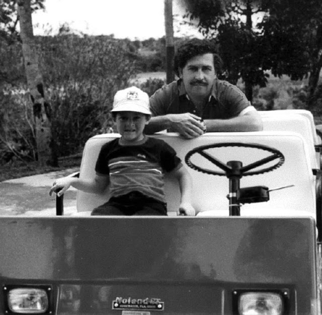 The King of Cocaine – rare photos show the normal life of Pablo Escobar ...