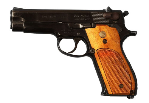 Smith & Wesson’s 'Hush Puppy' used by the US Navy SEALs during the ...