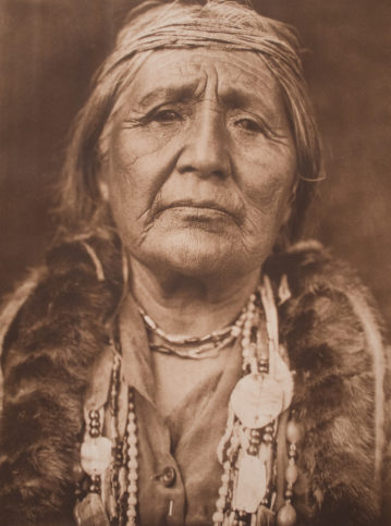 Fascinating portraits of the Native American Hupa tribe - The Vintage News
