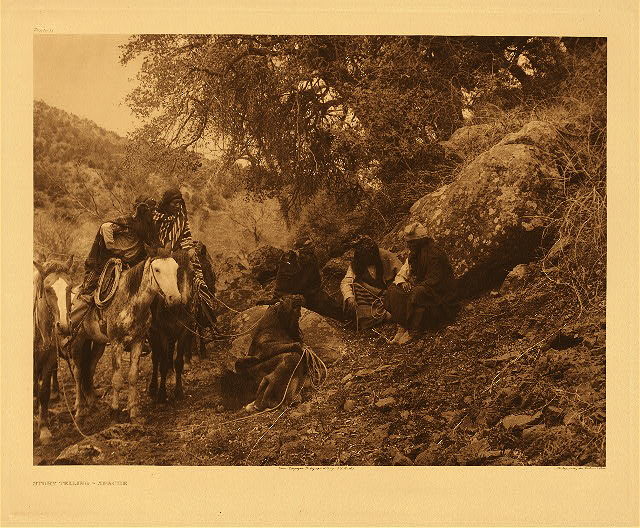 Stunning photos glimpse into the everyday life of Apache Native ...