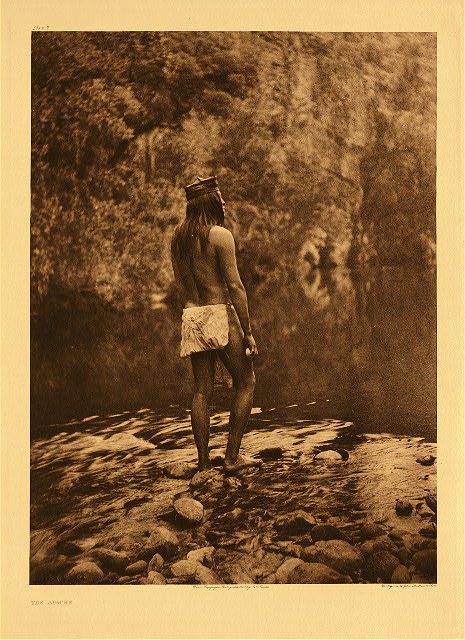 Stunning photos glimpse into the everyday life of Apache Native ...