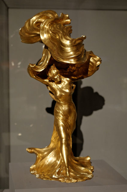 Loie Fuller, the pioneer of modern dance, performed like a dancing angel