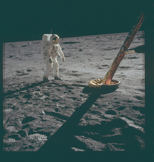 NASA has released over 10.000 photos from the Apollo moon mission - The ...