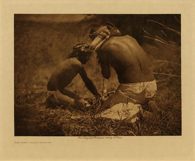 Fascinating photos glimpse into the everyday life of Apache Native ...