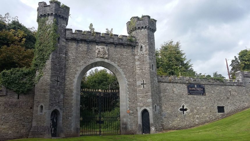 The Slane castle: one of the most picturesque castles in Ireland is ...