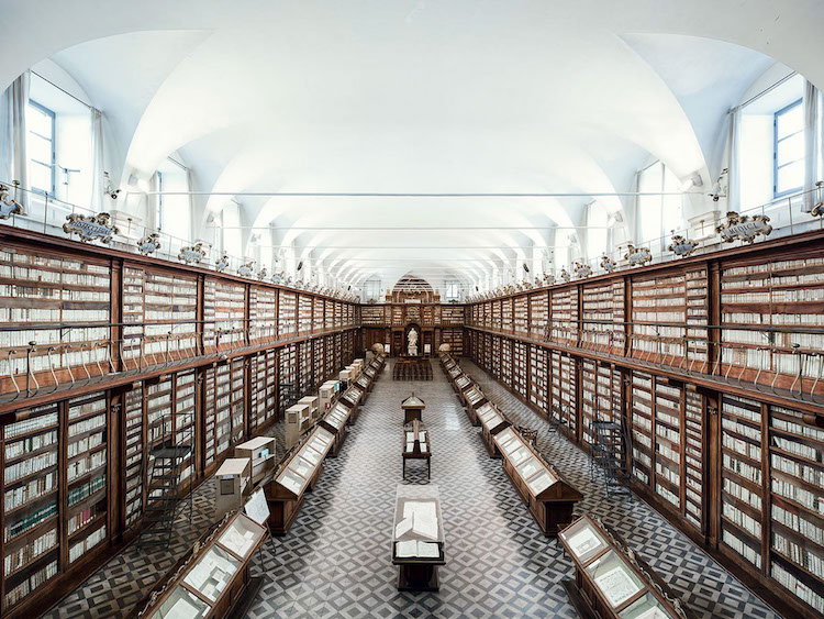 French photographer showcases stunning libraries from Europe and ...