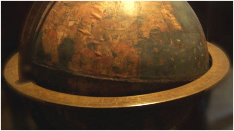 The Erdapfel, the oldest surviving terrestrial globe, does not show the ...