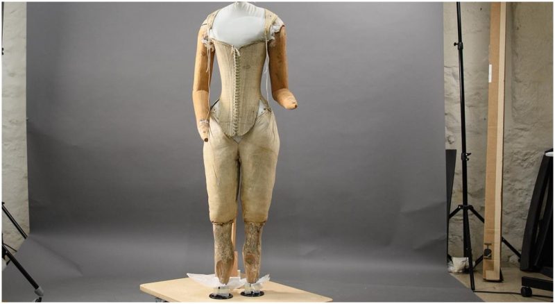 The cloth corset worn in 1603 by the funeral effigy of Queen Elizabeth ...