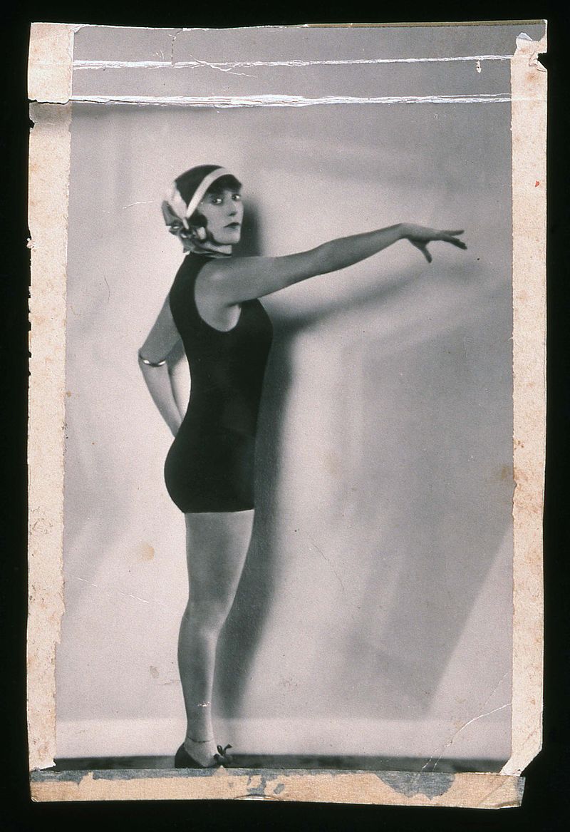 Outrageous! Victorian women in swimwear - The Vintage News