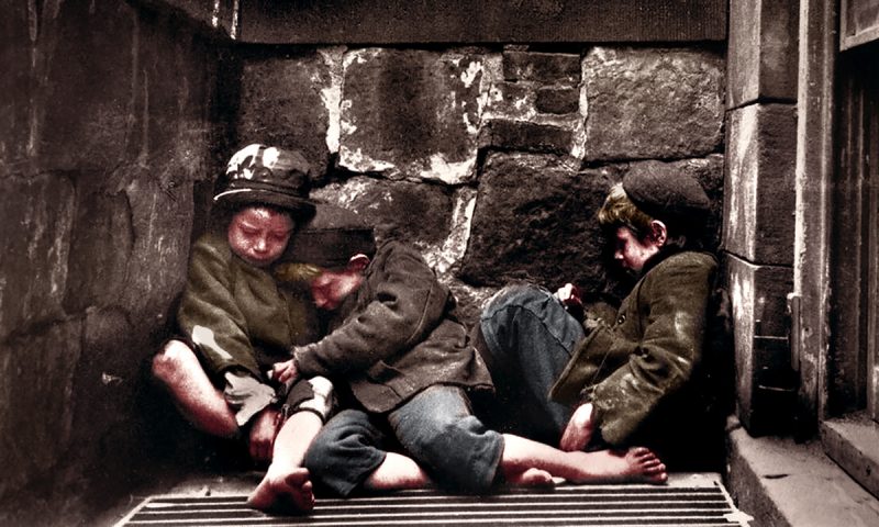 Haunting Photos Show Gritty Life in the New York Slums 130 Years Ago ...