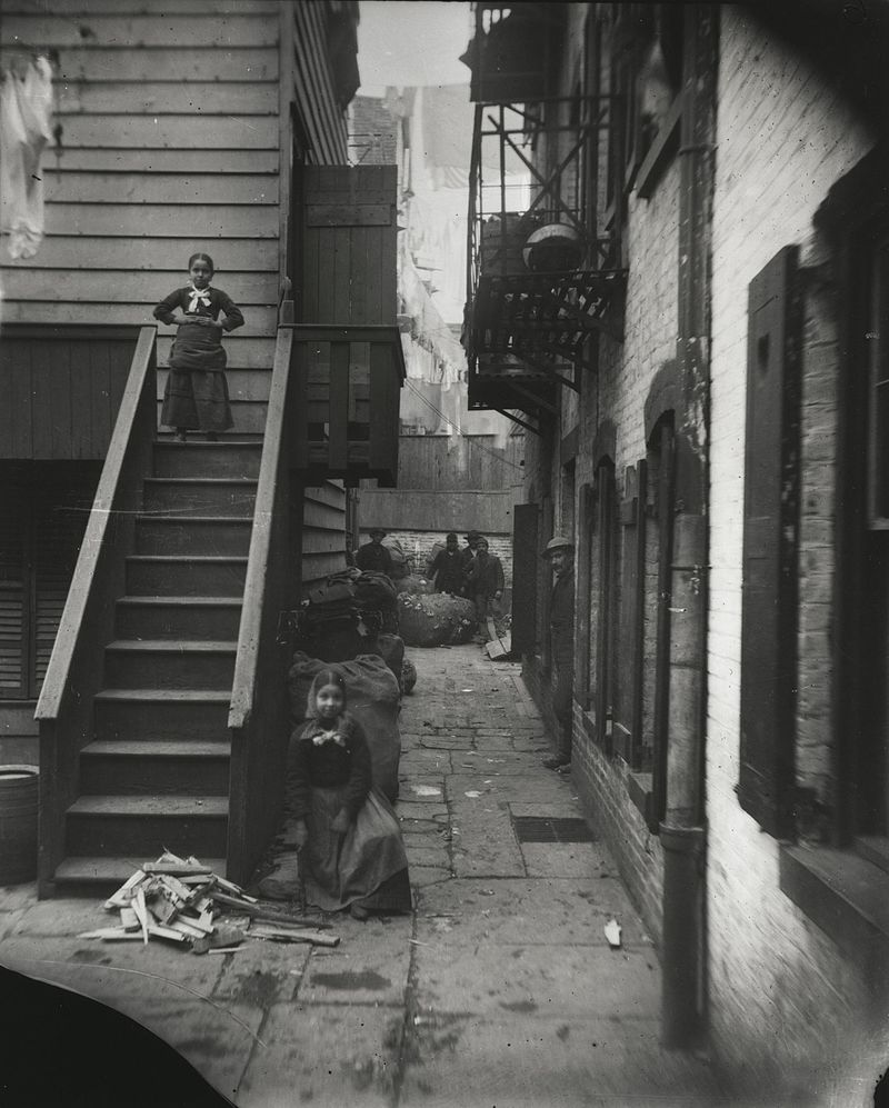 Haunting Photos Show Gritty Life in the New York Slums 130 Years Ago ...