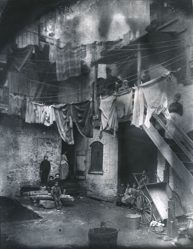 Haunting Photos Show Gritty Life in the New York Slums 130 Years Ago ...