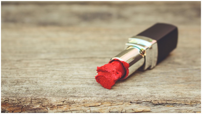 From Mud to Max Factor - The Strange Evolution of Makeup - The Vintage News