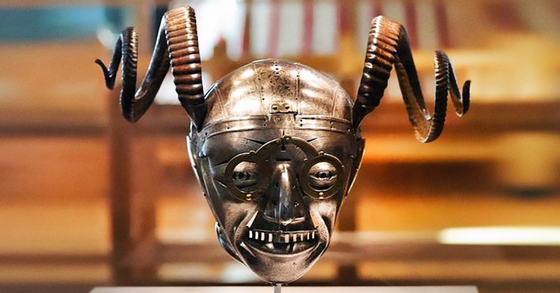 A Closer Look at the Incredibly Bizarre Horned Helmet of Henry VIII ...