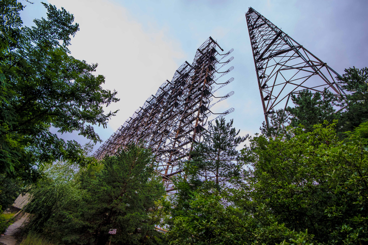 Brave Tourists Visit Chernobyl to See this Enormous Abandoned Radar ...