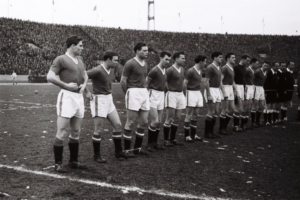 The 1958 Manchester United Plane Crash Killed Some of the Best Football ...