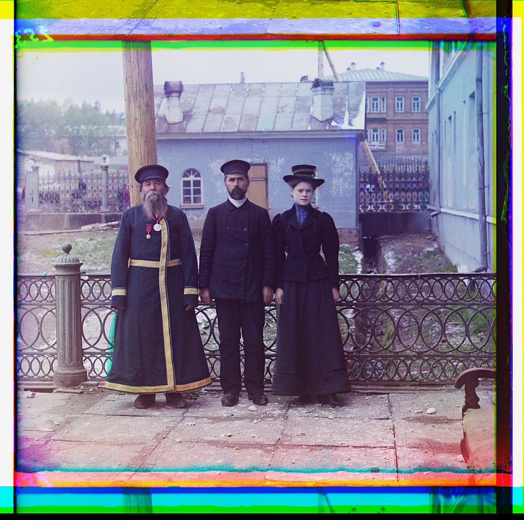 These color photos taken 100 years ago show the striking ethnic ...