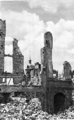 Pictures of Dresden Before and After the WWII Bombing | The Vintage News