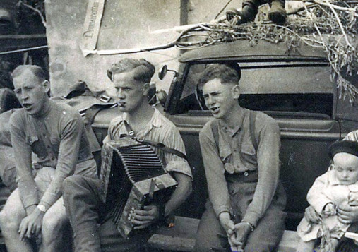 15 Iconic songs that were popular during the World War II | The Vintage ...