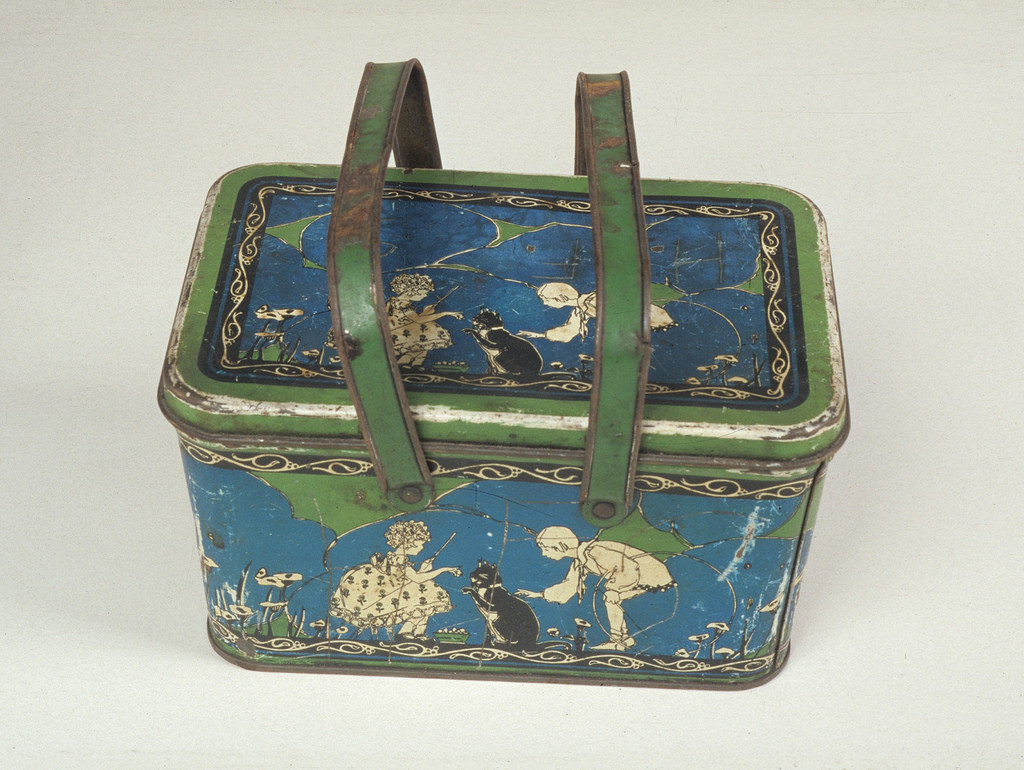 The Evolution of Lunch Box- These vintage lunch boxes will bring back ...