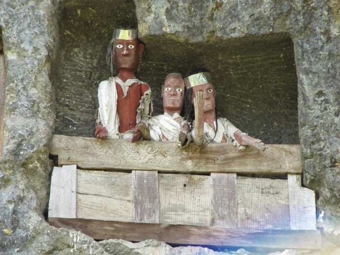 The Toraja people and their unique burial rites | The Vintage News