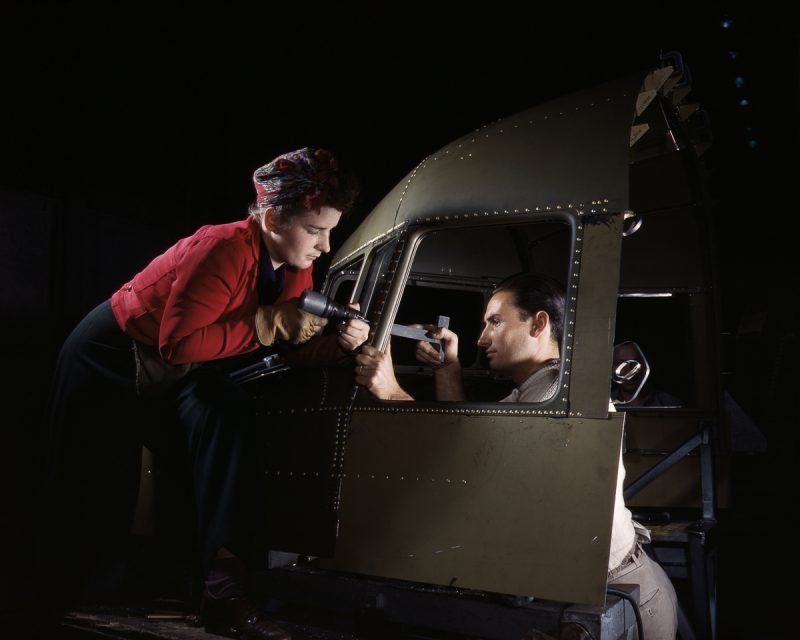 Rosie the Riveters in HD color- photos of the women who built planes ...