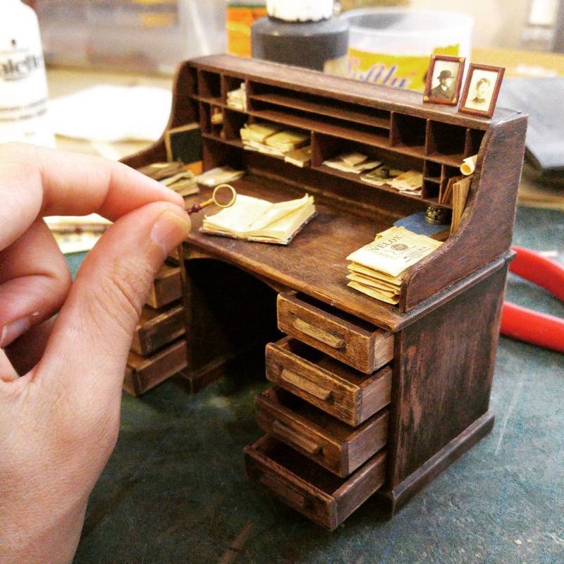 Say "Cheese"-Artist created a tiny 1900s photographic studio and it's ...