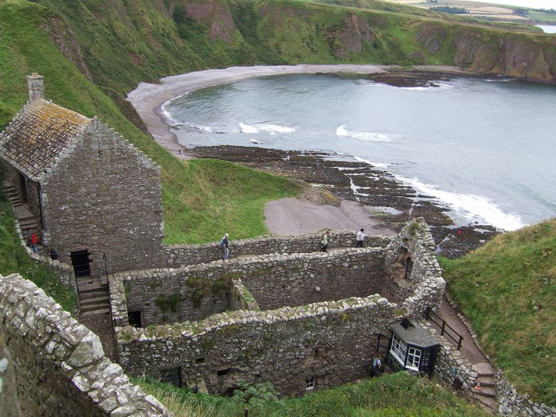 Dunnottar castle: A ruined medieval castle with the most spectacular ...