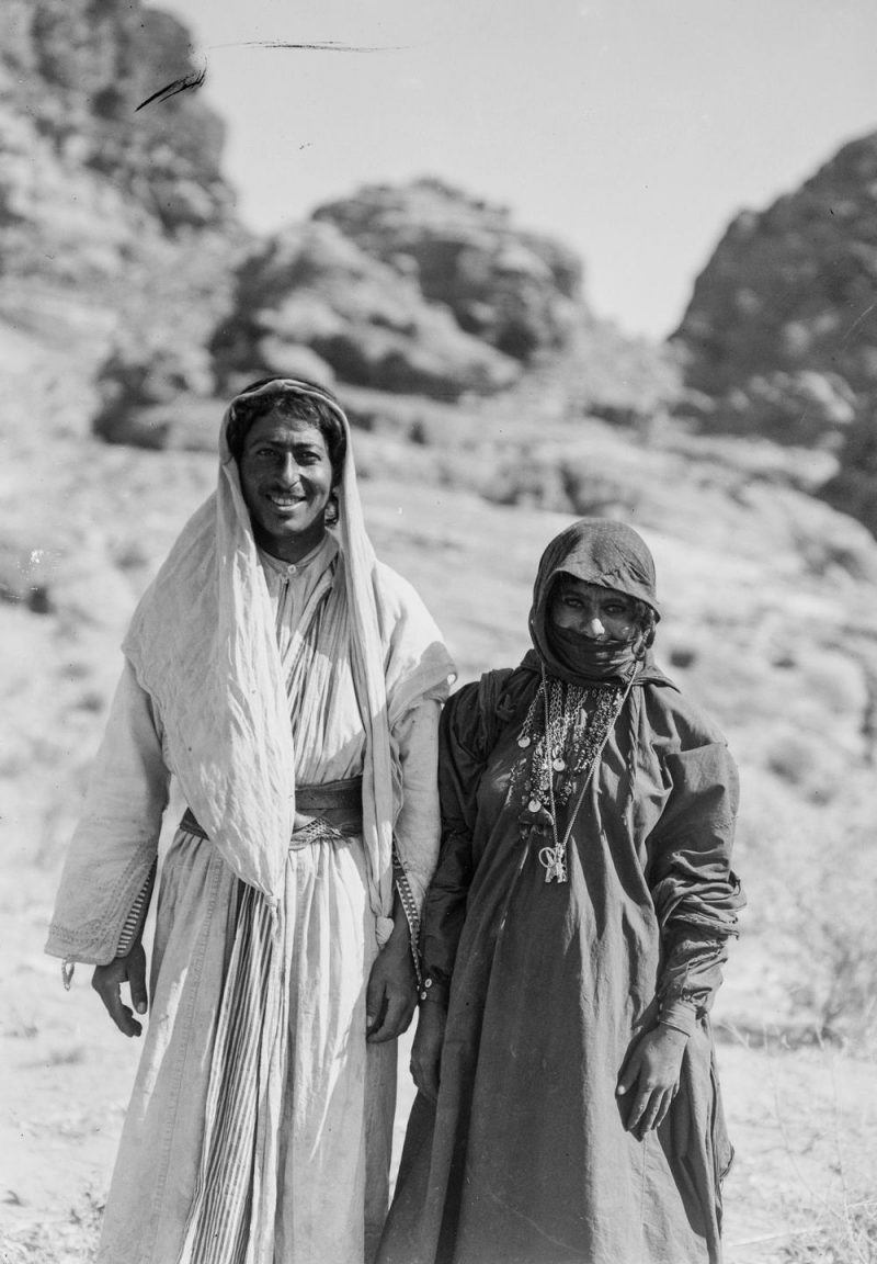 Photos from the turn of the century show Bedouins, the "desert dwellers ...