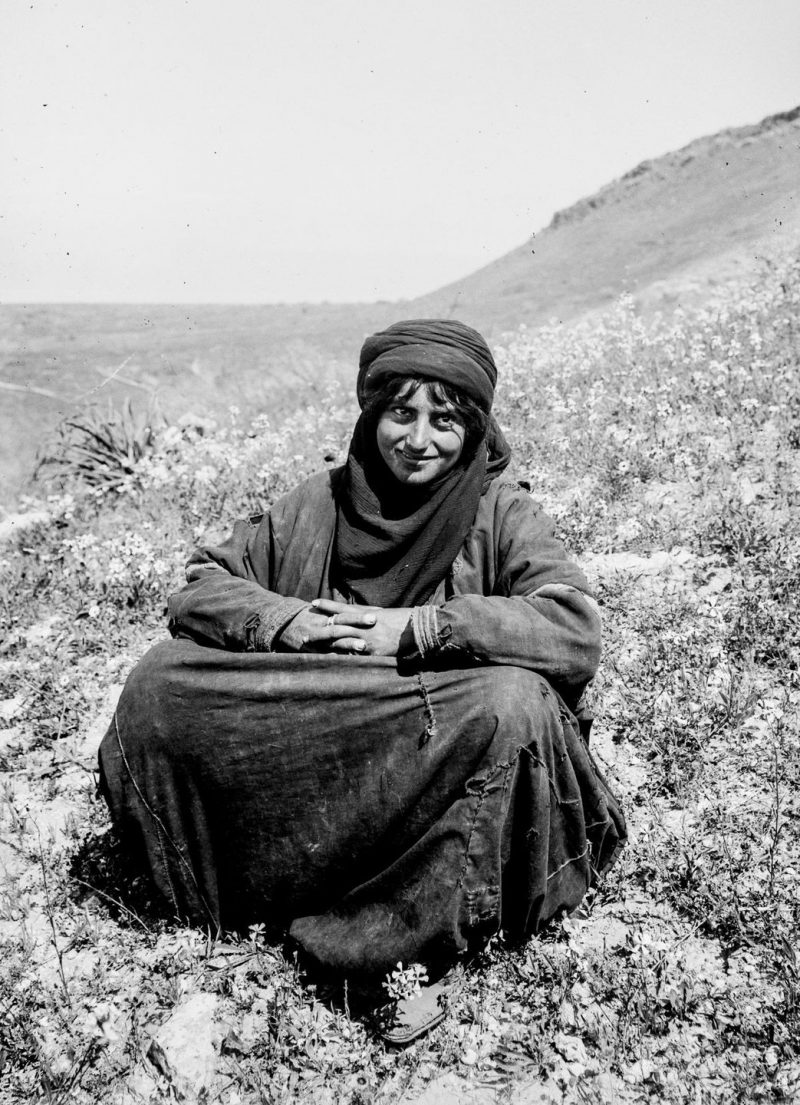 Photos from the turn of the century show Bedouins, the "desert dwellers ...