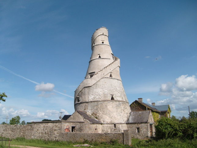 The Wonderful Barn in Ireland: Unusual and striking structure ...