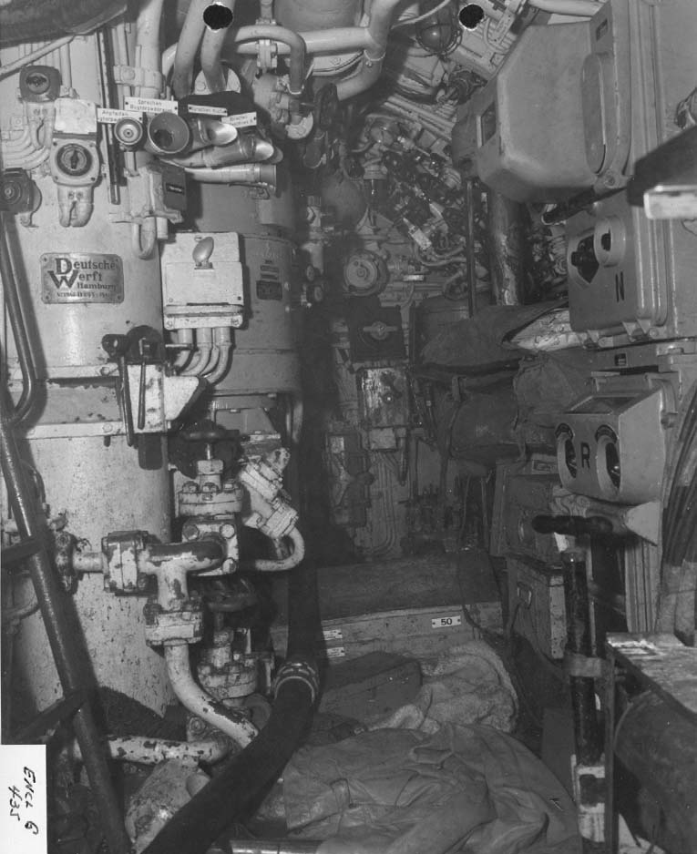 Totally & utterly fascinating images of the US capturing U-Boat 505 ...
