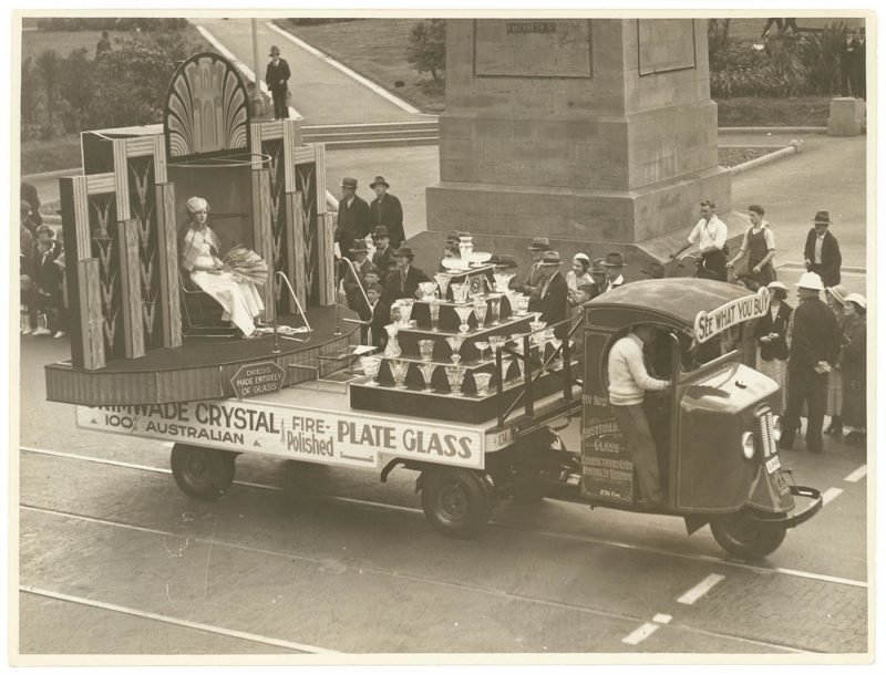 A photo collection of old Australian commercial trucks | The Vintage News