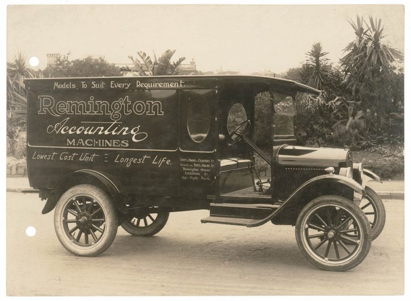 A photo collection of old Australian commercial trucks | The Vintage News