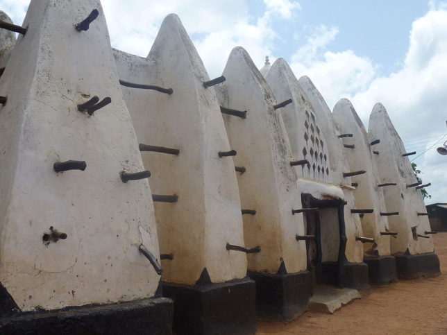 The "Mecca of West Africa", the Larabanga Mosque is the oldest mosque ...