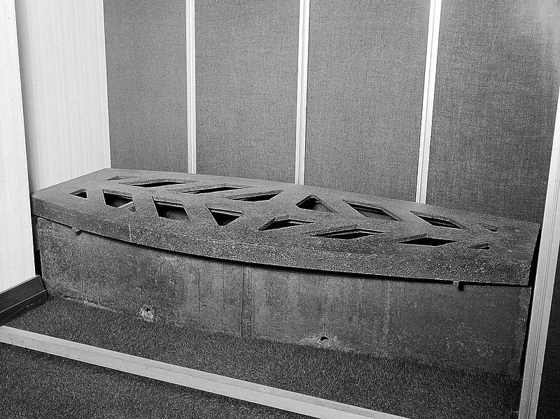 The Mortsafe: An 18th century invention, designed to protect graves ...