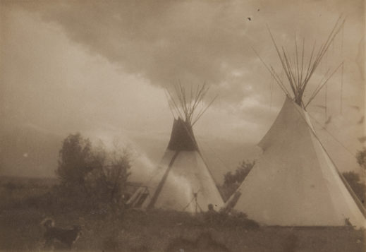 Documenting the life of Native Americans at Crow Reservation at the ...