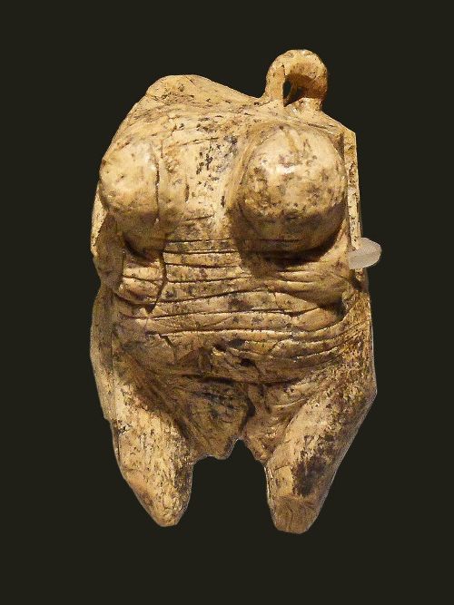 35,000-years-old pin up: The Venus of Hohle Fels is is the oldest statue depicting a woman's ...