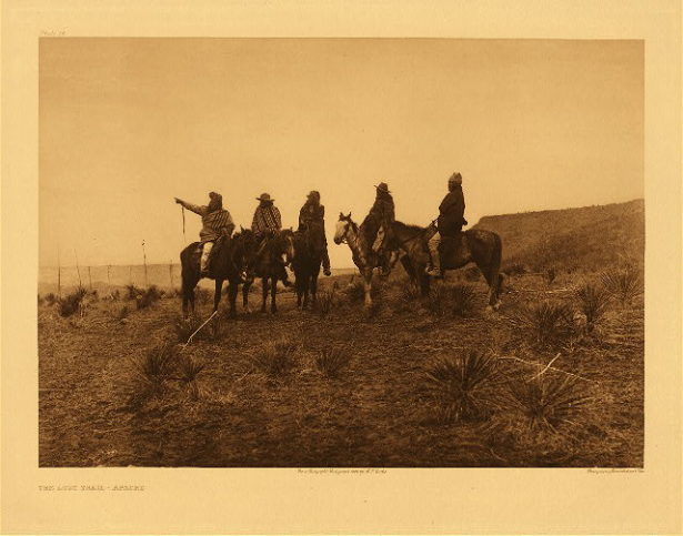 Stunning photos glimpse into the everyday life of Apache Native ...