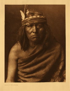 Stunning photos glimpse into the everyday life of Apache Native ...