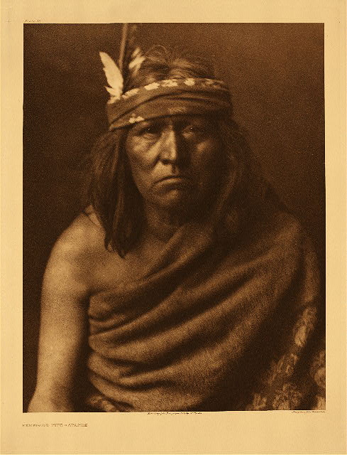 Stunning photos glimpse into the everyday life of Apache Native ...