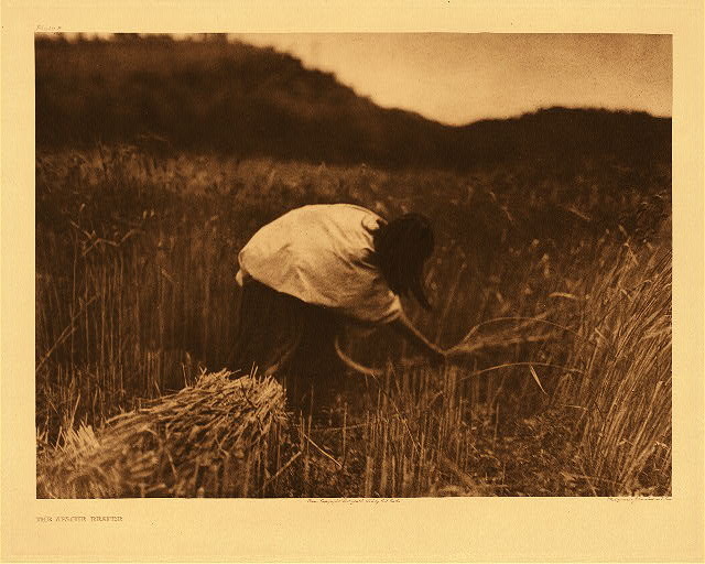 Stunning photos glimpse into the everyday life of Apache Native ...