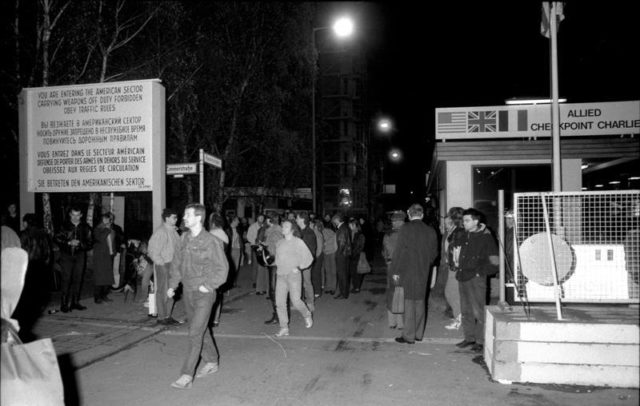 These photos capture the mood during the fall of the Berlin Wall in1989 ...