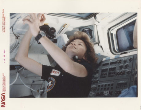 Anna Lee Fisher- The first mother in space | The Vintage News