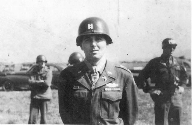 Medal of Honor: To Save His Men He Took on 200 Germans Himself & Won ...