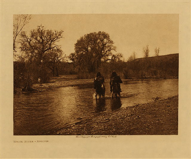 Fascinating photos glimpse into the everyday life of Apache Native ...