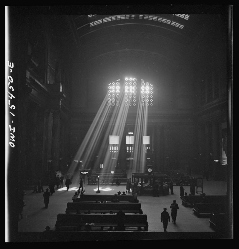 The amazing light at Chicago Union Station resulted from an air raid ...