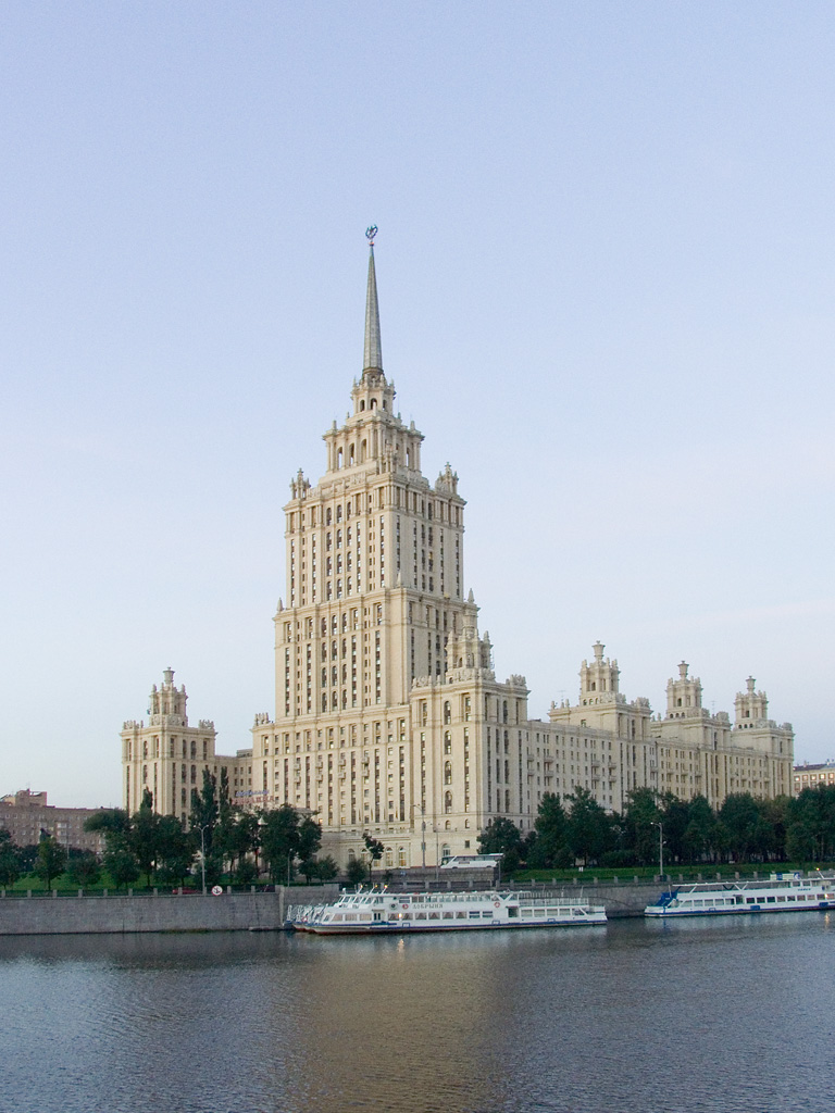 The Seven Sisters of Moscow: The peculiar history of Stalin's ...